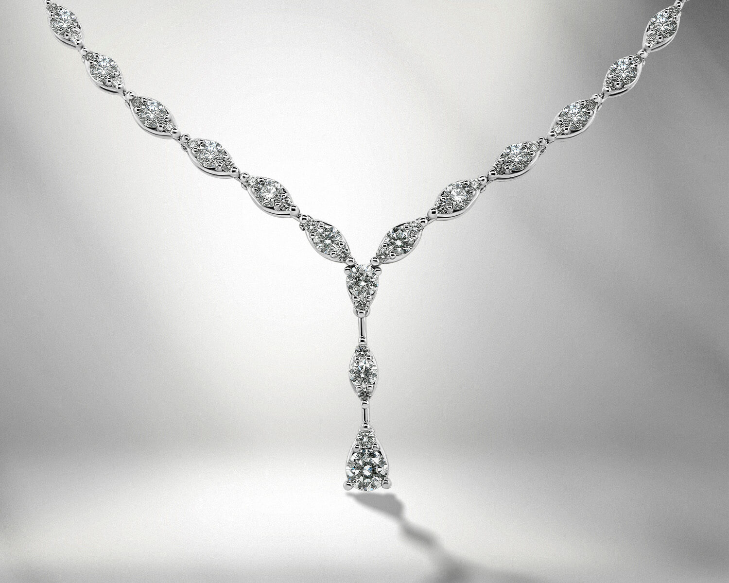 Coliere cu diamant, modele online de coliere din aur cu diamante | Stil ...